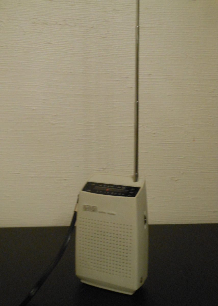 Vintage CSI Solid State Transistor Radio – Retro on 8th