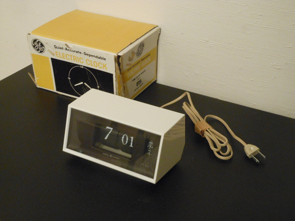 GE Electric Flip Clock – Retro on 8th