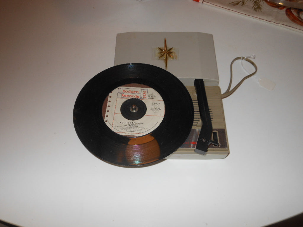 Philco-Ford Mini Hip Pocket Player 45rpm – Retro on 8th